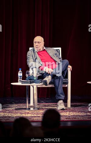 Cottbus, Germany. 26th Sep, 2022. Actor Thomas Thieme (l) stands ...