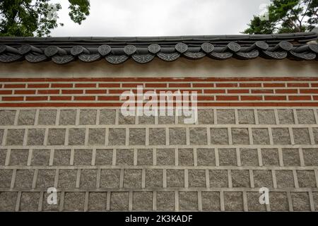 Traditional Korean stone wall boundary with roof Stock Photo - Alamy