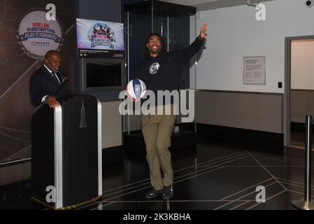 New York, NY, 07/09/2022, The Harlem Globetrotters - Jahmani 'Hot Shot ...