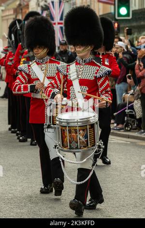 Windsor, UK. 27th September, 2022. The Pipes of the 1st Battalion Irish Guards accompany Number ...
