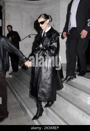 Jefferson hack Emma weymouth bella Hadid Burberry club 22 26/9/2022 ...