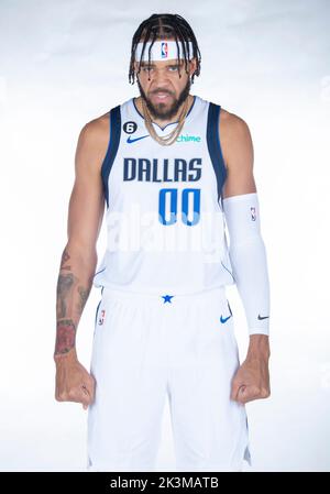 Dallas Mavericks center JaVale McGee prepares to shoot a 3-point basket ...