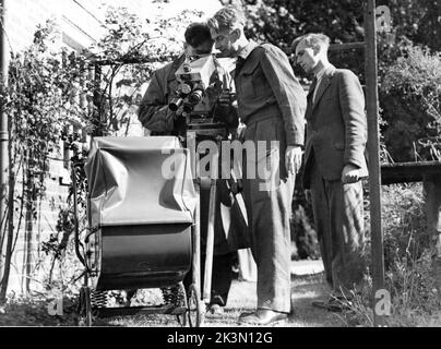 A DIARY FOR TIMOTHY, director Humphrey Jennings (right), 1945 Stock ...