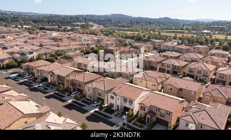 Aerial view of housing in the Foothill Ranch area of Lake Forest ...