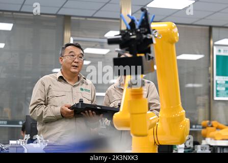 Tianjin. 8th Sep, 2022. Zhang Liming (L) and his colleague adjust a ...
