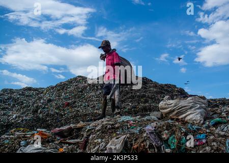 Low-income people are searching for recyclables from garbage dumping ...