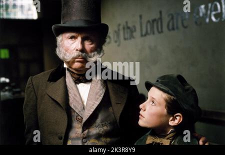 OLIVER TWIST (2005) EDWARD HARDWICKE OLIT 001-10 Stock Photo - Alamy