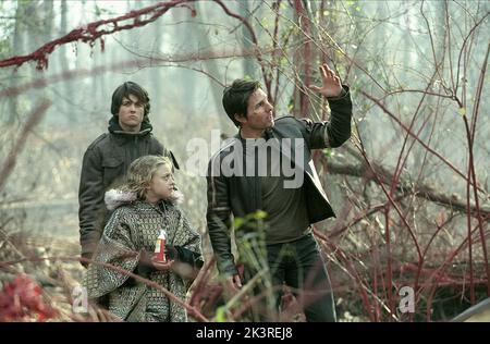 THE WAR OF THE WORLDS JUSTIN CHATWIN, TOM CRUISE Date: 2005 Stock Photo ...