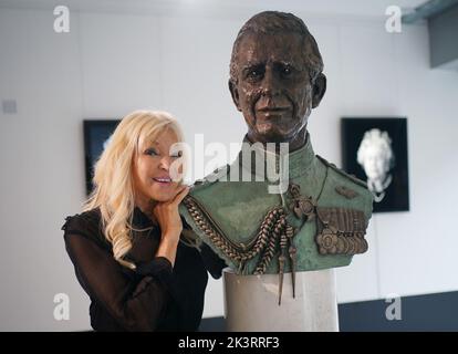 Royal sculptor Frances Segelman poses next to her sculpture of King ...