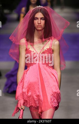 VERSACE SS23 runway during Milan fashion Week on September 2022 - Milan ...