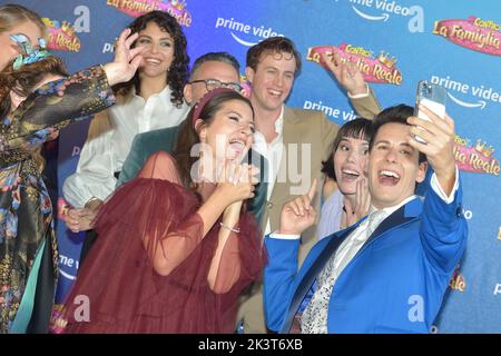 il regista Gianluca Leuzzi ed il cast con protagonisti Lui e Sofì Luigi ...