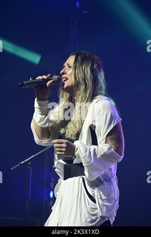 Daniela Ulrich aka Daniela Alfinito bei der "Für unsere Freunde" Tour ...