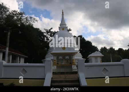 Aluthepola Ganekanda Raja Maha Vihara is an old Buddhist temple in ...
