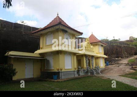 Aluthepola Ganekanda Raja Maha Vihara is an old Buddhist temple in ...