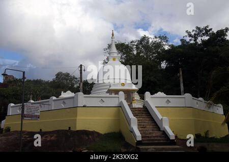 Aluthepola Ganekanda Raja Maha Vihara is an old Buddhist temple in ...