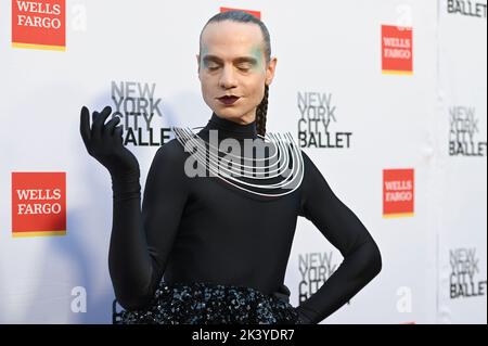 Jordan Roth arrives at The New York City Ballet 2022 Fall Fashion Gala ...