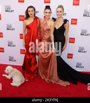 Indiana Woodward, Alexa Maxwell and Jackie Bologna Stock Photo - Alamy