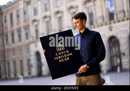 Design student Elis Nystrom has designed H.M. The King's Jubilee Emblem ...