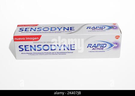 Sensodyne pasta de dientes 75 ml Rapid Action Stock Photo - Alamy