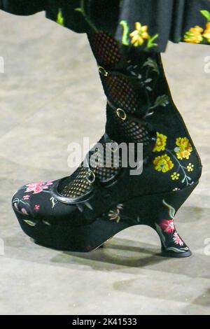 Details and accessories on the runway during the Tory Burch New York ...