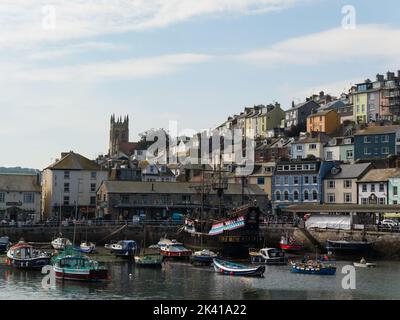 View across Brixham Harbour to attractive English Riviera fishing town ...