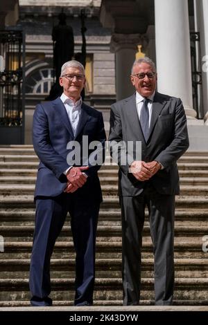 Tim Cook in Naples to receive honorary degree in Innovation and ...