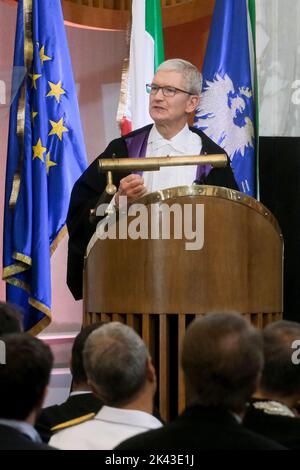 Tim Cook in Naples to receive honorary degree in Innovation and ...