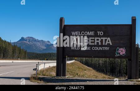 The Welcome to Alberta sign on the Trans-Canada Highway Stock Photo - Alamy
