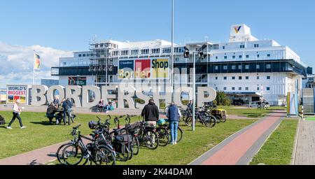 Puttgarden, Germany. 21st Sep, 2022. The lettering "Bordershop" can be ...