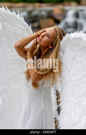 Indian Land, SC, USA. 28th Sep, 2022. A gorgeous blonde model poses ...