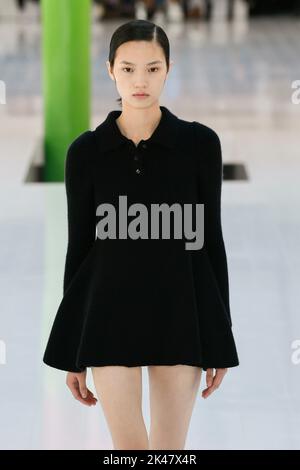 LOEWE SS23 runway during Paris fashion Week on September 2022 - Paris ...