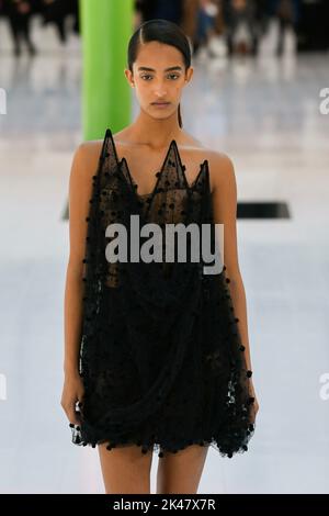 LOEWE SS23 runway during Paris fashion Week on September 2022 - Paris ...