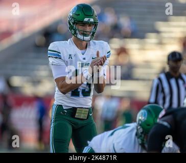 Tulane quarterback Justin Ibieta (13) passes the ball against Oklahoma ...