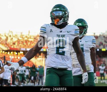 September 30, 2022: Houston wide receiver Nathaniel Dell (1) makes a 14 ...