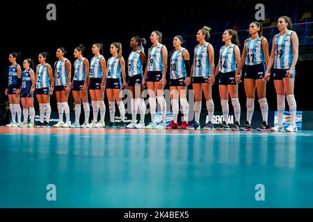 ARNHEM, NETHERLANDS - SEPTEMBER 25: Brenda Graff of Argentina lines up ...