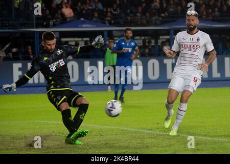 Guglielmo Vicario of Empoli FC in action during the Serie A football ...