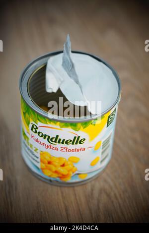 A vertical closeup of Bonduelle brand sweet corn in an opened can Stock ...