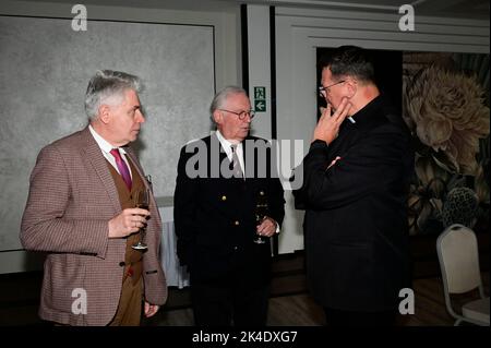 Alfred Theisen, Franz-Friedrich Prinz von Preußen und Pfarrer Roland ...