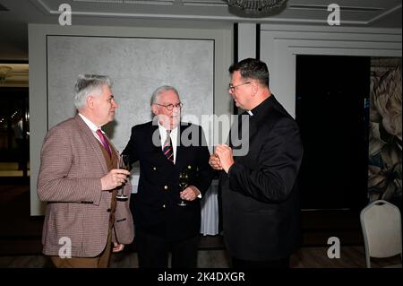 Alfred Theisen, Franz-Friedrich Prinz von Preußen und Pfarrer Roland ...