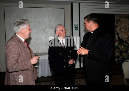 Alfred Theisen, Franz-Friedrich Prinz von Preußen und Pfarrer Roland ...