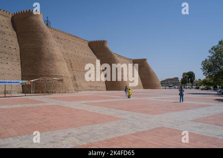 Wavy flowing walls of the Bukhara Ark castle fortress Stock Photo - Alamy
