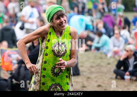 OLD RAVER, DANCING QUEEN: An old woman busting fabulous dance moves at ...