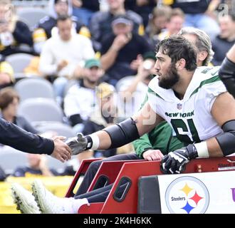 New York Jets offensive tackle Carter Warren (67) readies in position ...