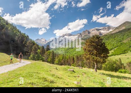 Route to Batisielles lake in Estós Valley, Natural Park of Posets ...