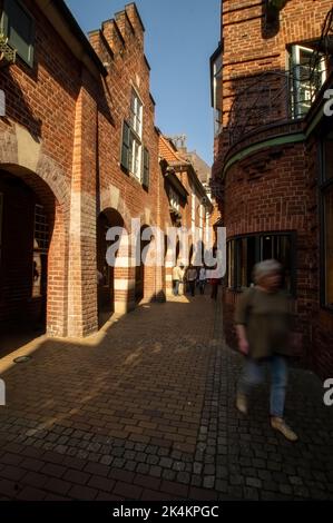 Colonial Building WIndow & Shadow Stock Photo - Alamy