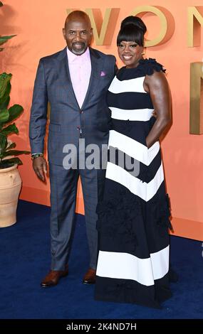 Viola Davis arriving to "The Woman King" premiere during the 2022 ...