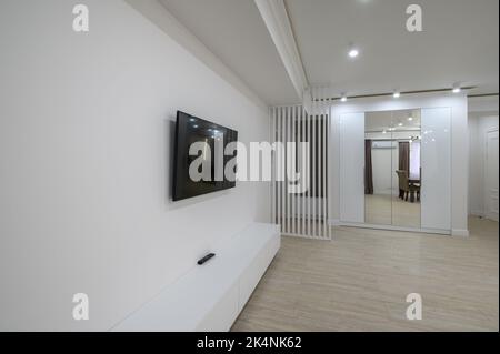 Large white hall connected to room and kitchen in a studio flat Stock ...