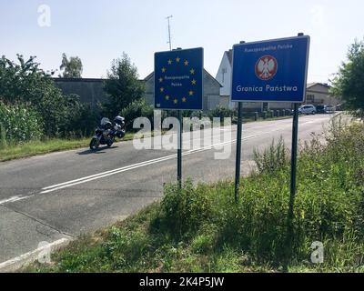 Poland - July 31, 2018: State border warning sign Stock Photo - Alamy
