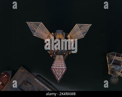 Offshore floating installation sea platform petroleum gas seabed ocean ...