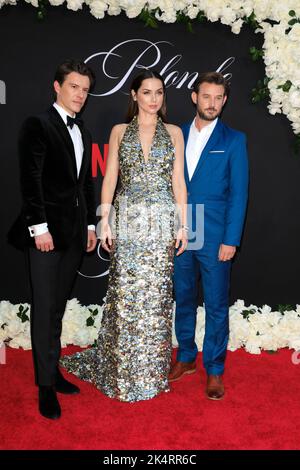 Xavier Samuel, Ana De Armas and Evan Williams arriving to the U.S ...